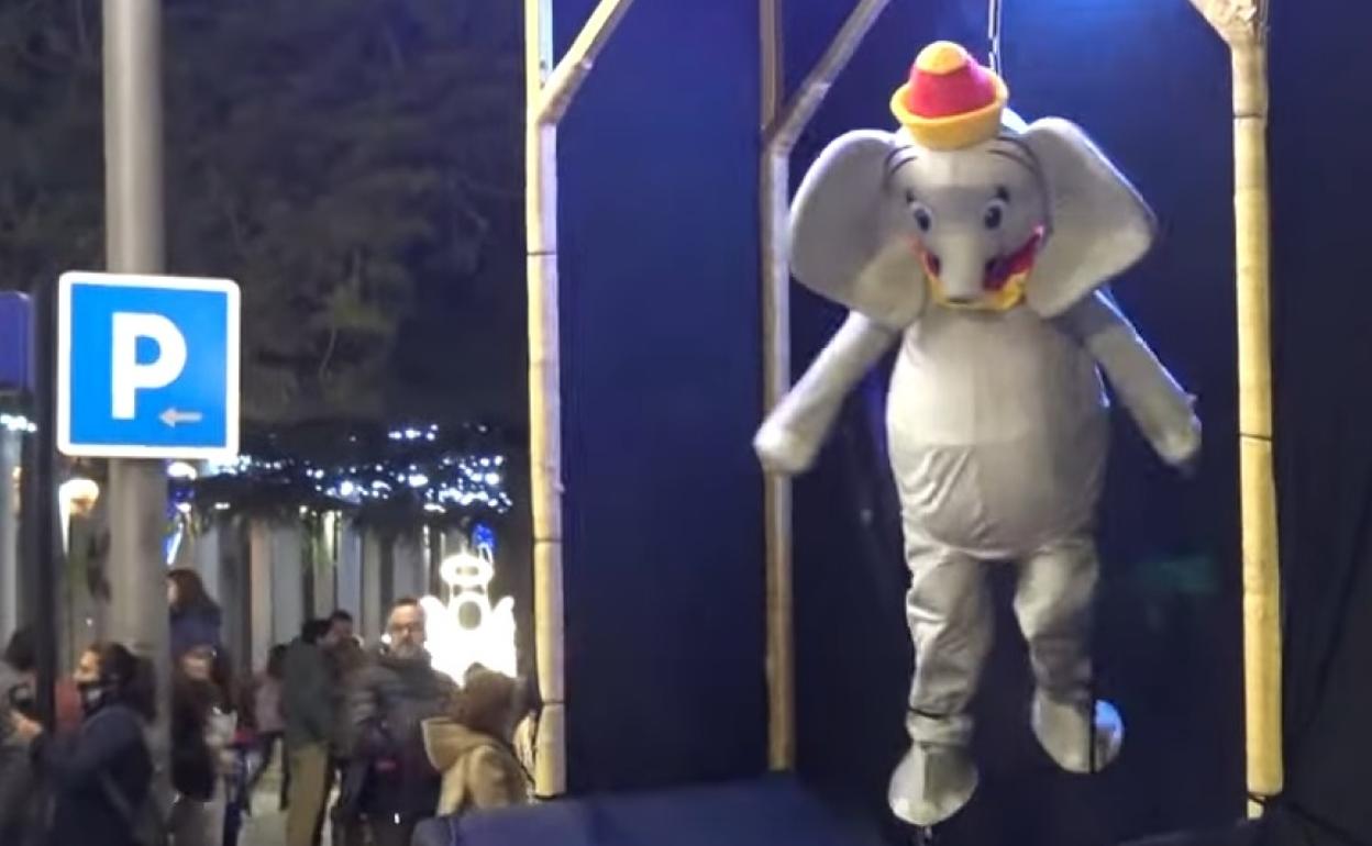 El Dumbo 'ahorcado' de la Cabalgata de Reyes de Alhama que supera al oso de Cádiz | La Verdad